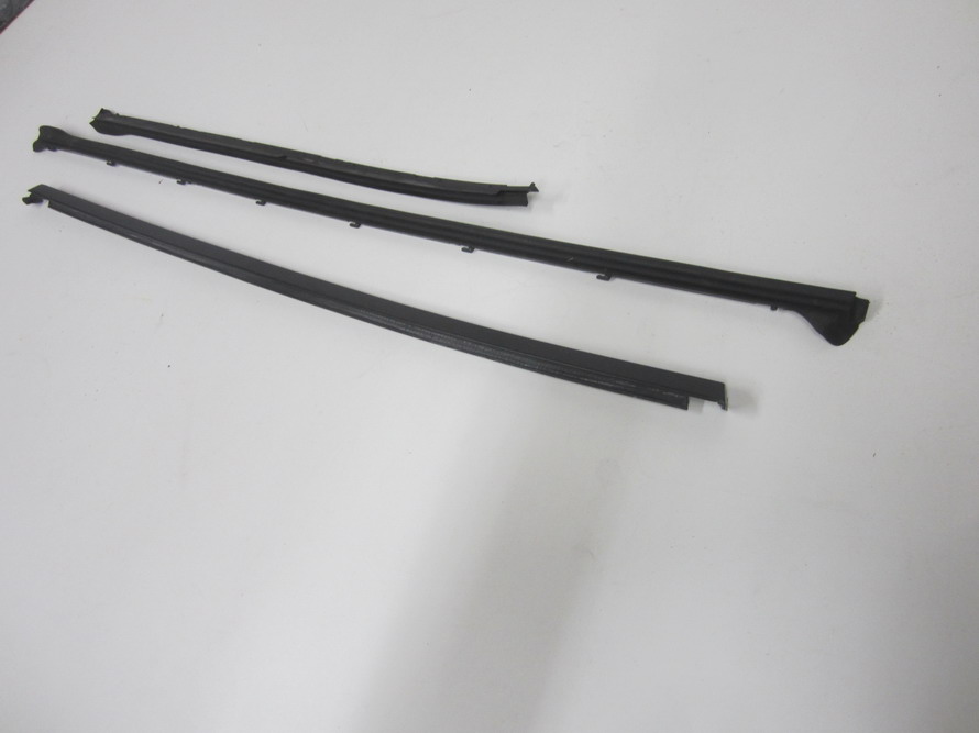 Porsche Macan- DOOR MOLDING Belt Molding - 95B 839 475E A78: Used Auto ...