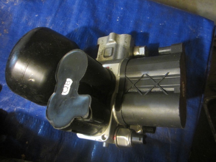 Mercedes Benz - Suspension Pump - 2213200258: Used Auto Parts ...
