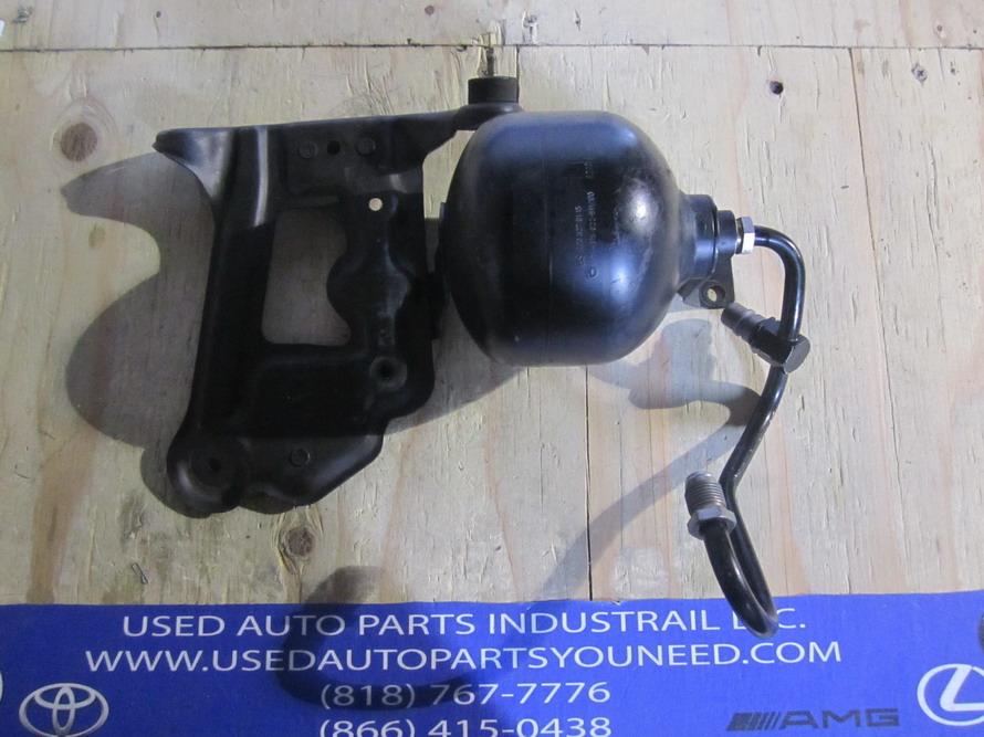 Mercedes Benz -Suspension Self-Leveling Nitrogen Chamber - 2203270115 ...