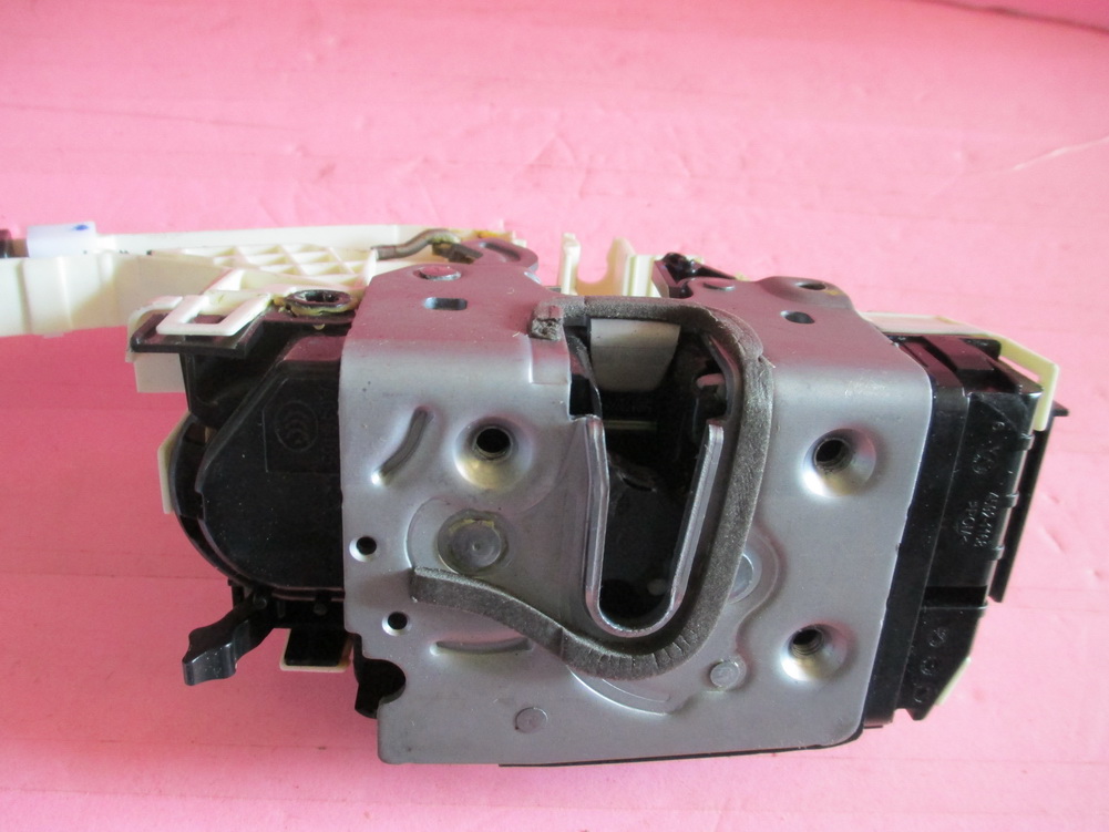 Mercedes Benz C CLASS CLS ML CLASS GLK Door Lock Motor Actuator / Door ...