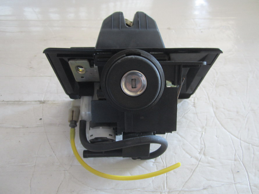 Mercedes Benz - REAR TRUNK LOCK WITH VACUUM - W210: Used Auto Parts ...