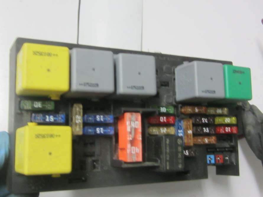 MERCEDES BENZ W251 R350 ML350 OEM Relay Fuse Box Control Block ...