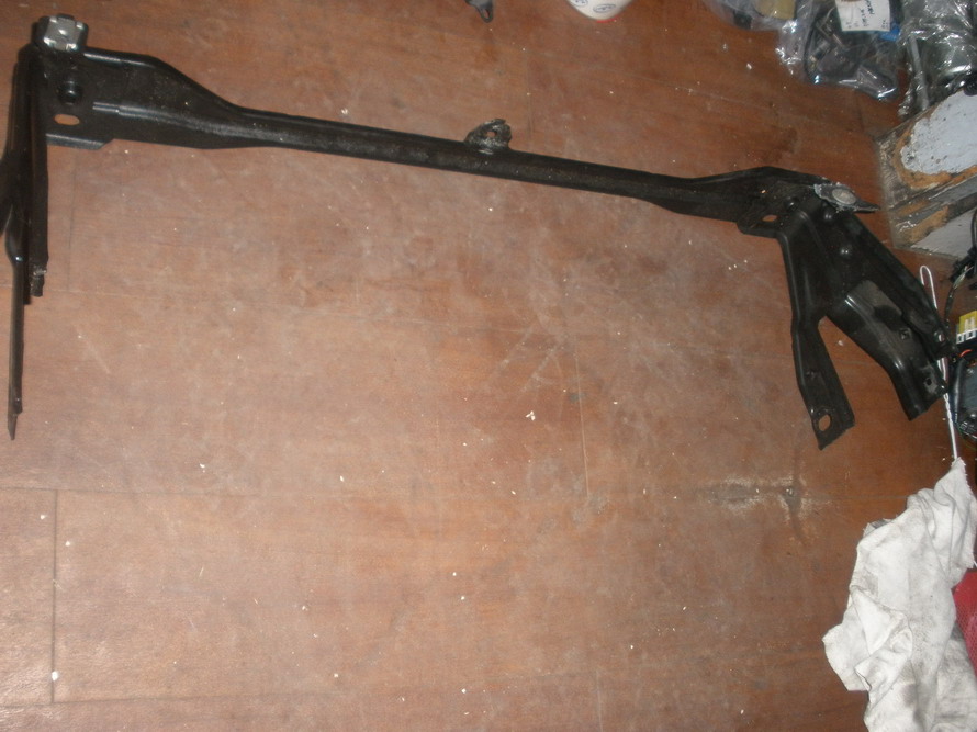Mercedes Benz - Radiator Support Top Cover - 2215050130: Used Auto ...
