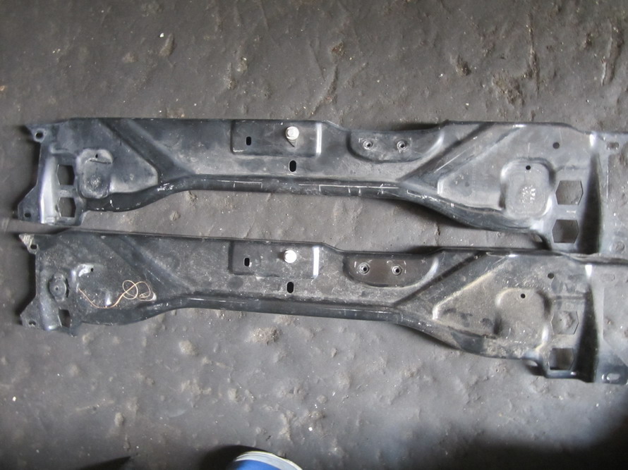Mercedes Benz - Radiator Support Top Cover - 2126200072: Used Auto ...