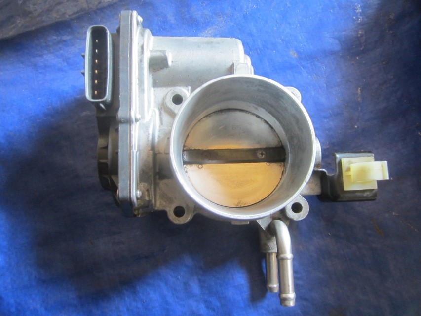 Toyota - Throttle Body - 22030 36010: Used Auto Parts | Mercedes Benz ...