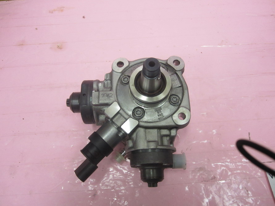 Volkswagen - Fuel Pump - 059130755CD: Used Auto Parts | Mercedes Benz ...