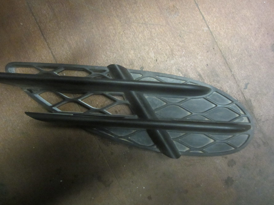 Mercedes Benz - Bumper Grill GRILLE mesh - 2208851323: Used Auto Parts ...