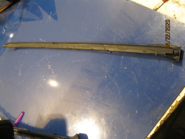 Porsche Macan Lower Weather-Strip DOOR MOLDING - 95B839119B: Used Auto ...