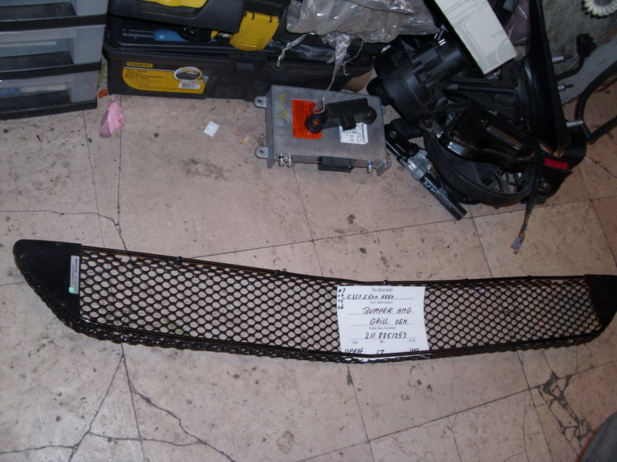 Mercedes Benz - Bumper Grill GRILLE mesh - 2118851253: Used Auto Parts ...