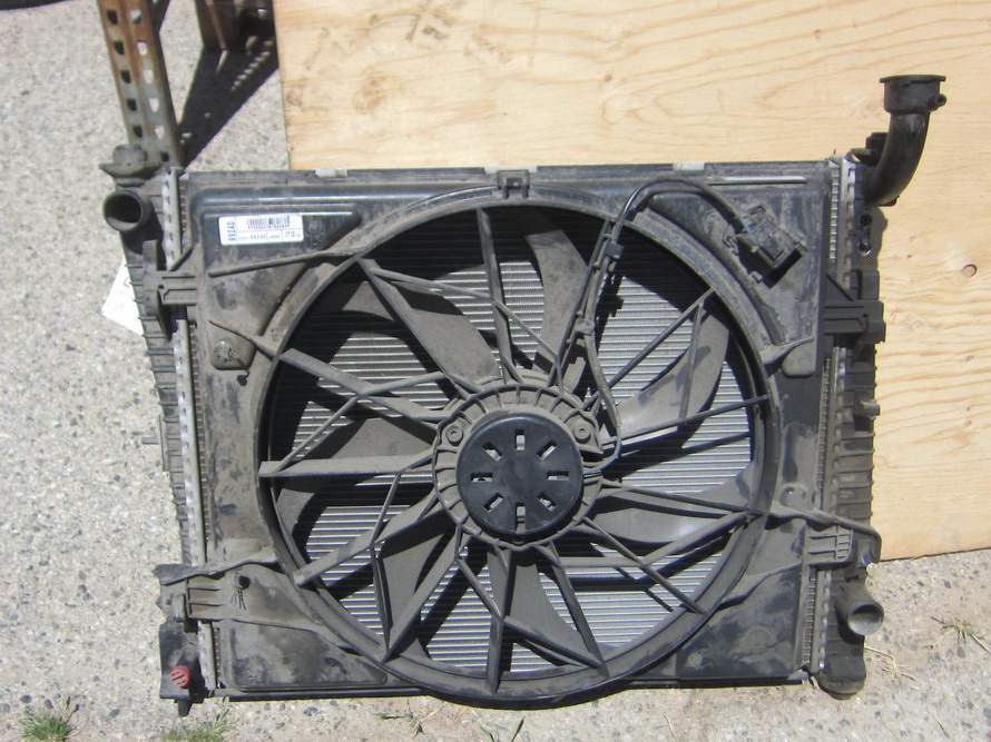 Jeep - Radiator COOLING FAN WITH RADIATOR - 55037992AD: Used Auto Parts ...