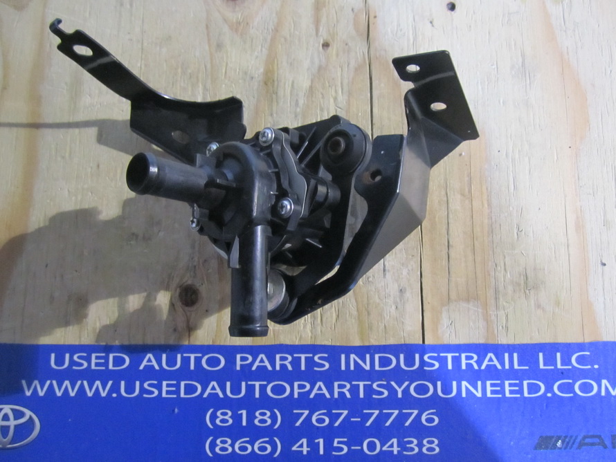 Toyota - Water Pump - OEM 12 2012 13 2013 14 2014 Toyota Prius C ...