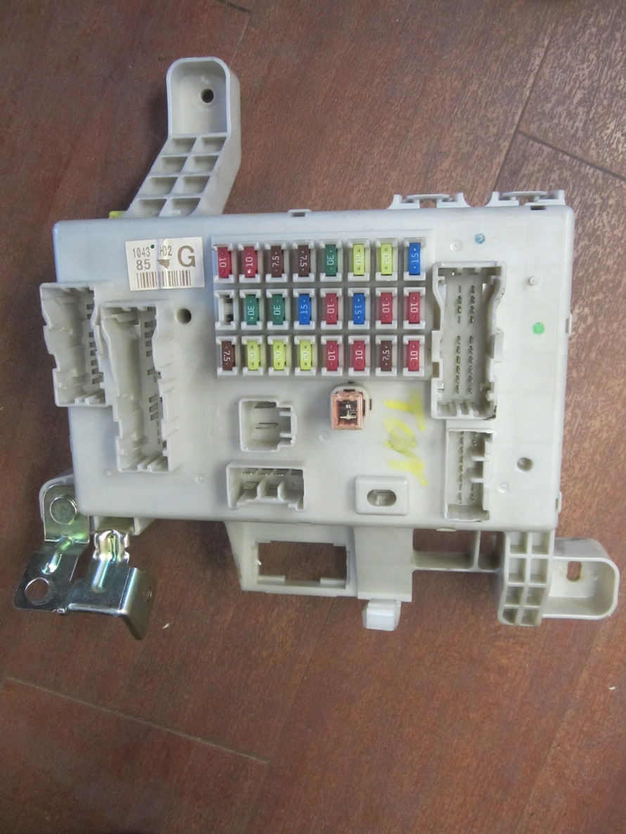Lexus LX570 gx470 Fuse Box - 1043 G: Used Auto Parts | Mercedes Benz ...