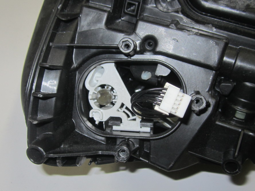 Mercedes Benz - Headlight - 2059063004: Used Auto Parts | Mercedes Benz ...