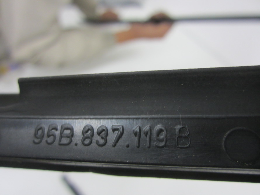 Porsche Macan- DOOR MOLDING Belt Molding - 95B 839 475E A78: Used Auto ...