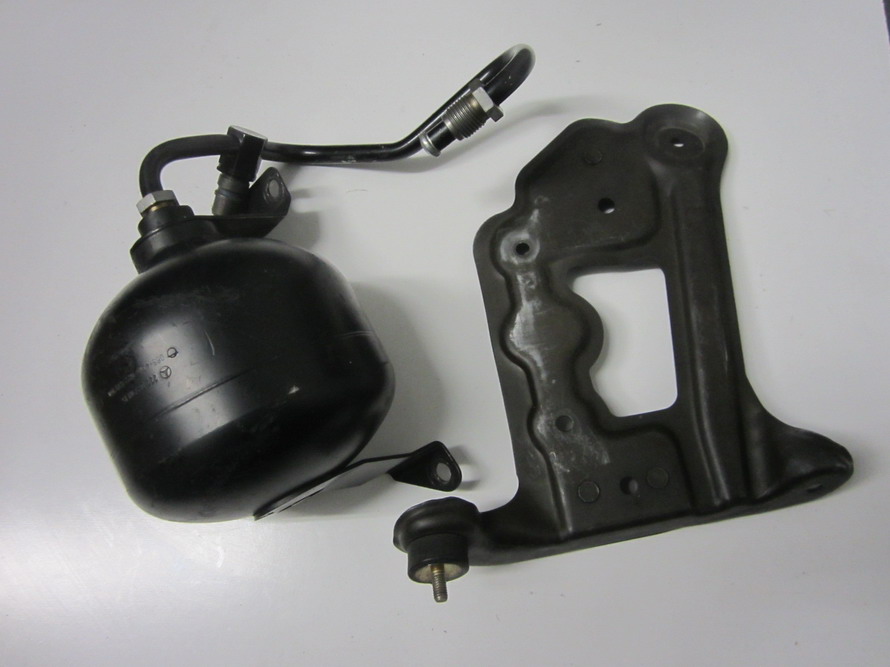 Mercedes Benz -Suspension Self-Leveling Nitrogen Chamber - 2203270115 ...