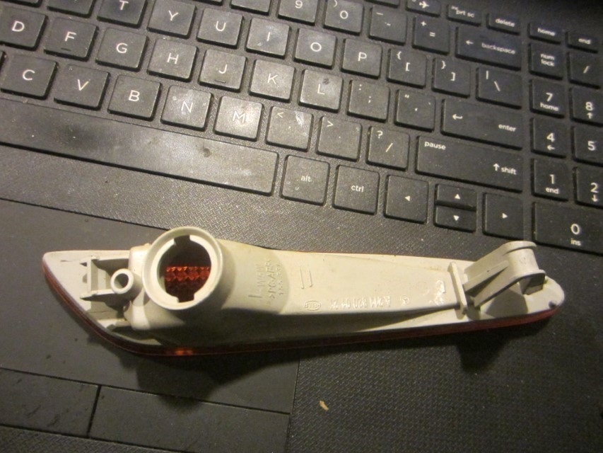 Mercedes Benz E320 - BUMPER MARKER - 2118200121: Used Auto Parts ...