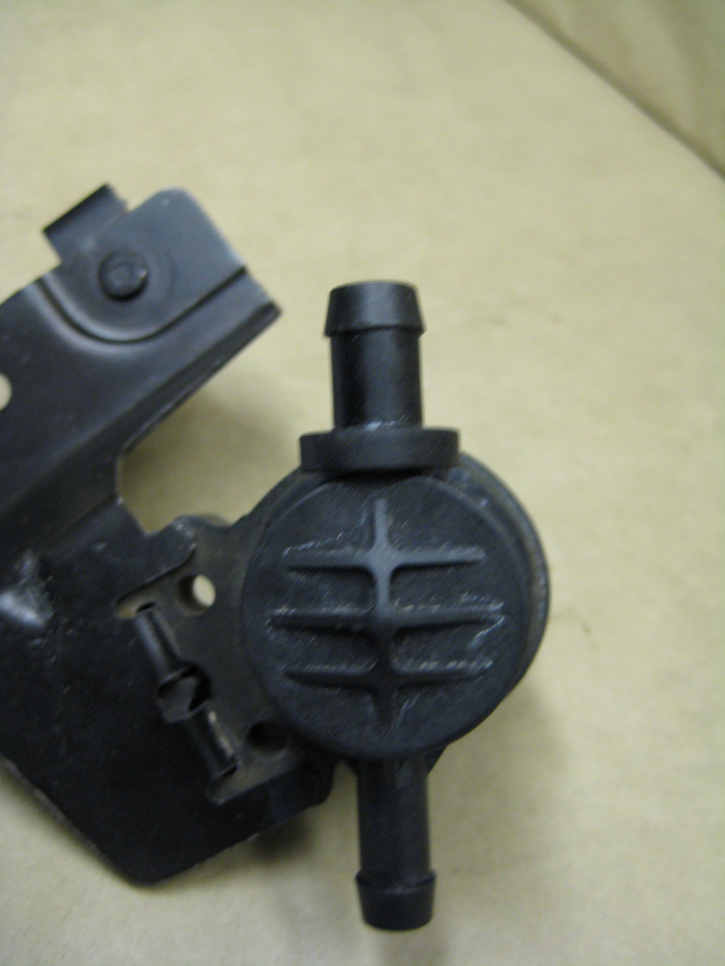 Mercedes Benz C320 Purge Valve - Vapor canister - 0004701593: Used Auto ...