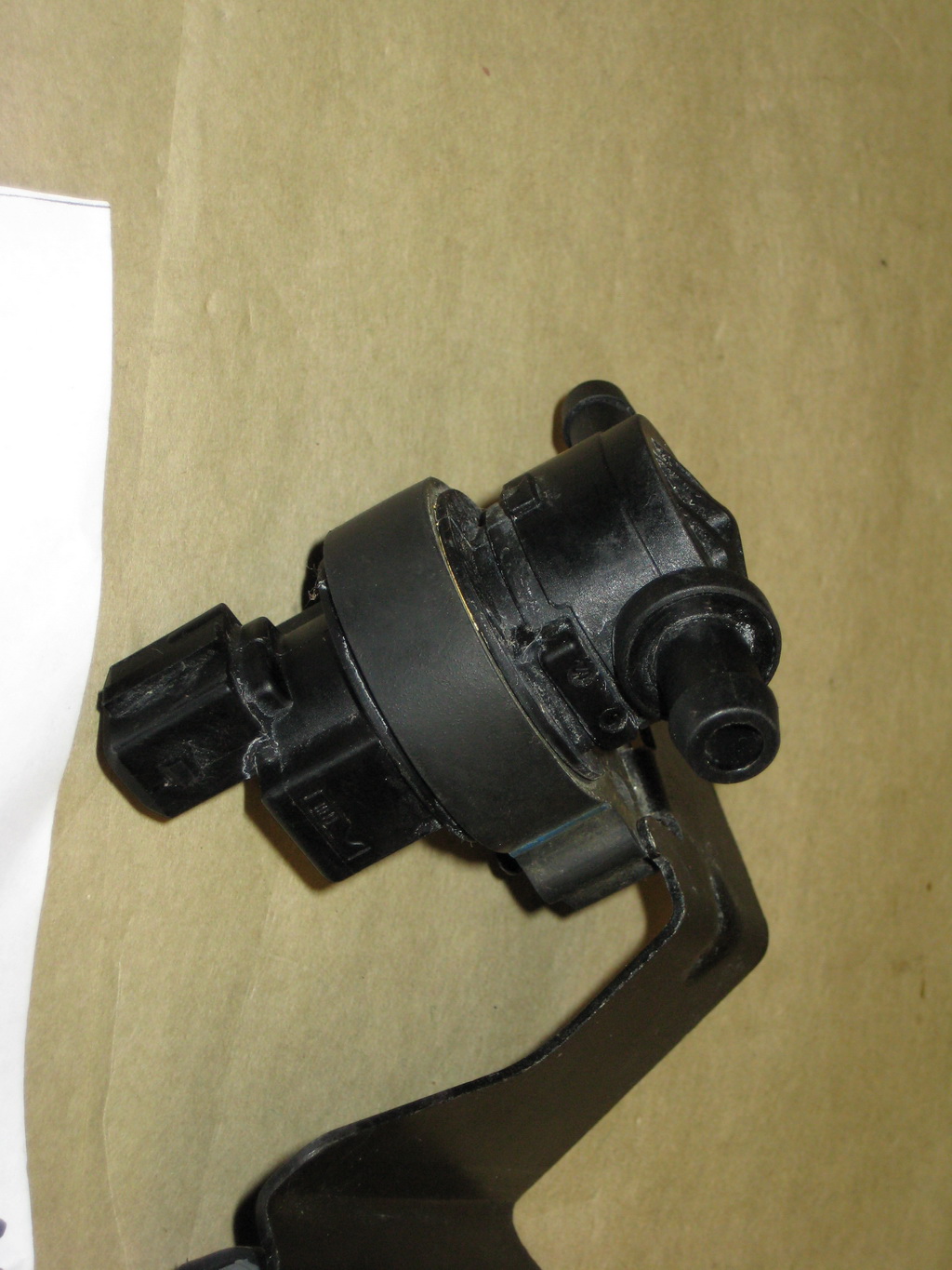 Mercedes Benz C320 Purge Valve - Vapor canister - 0004701593: Used Auto ...