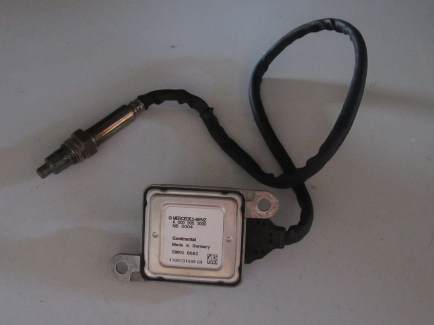 Mercedes Benz - Oxygen Sensor 02 SENSOR - 0009053000: Used Auto Parts ...