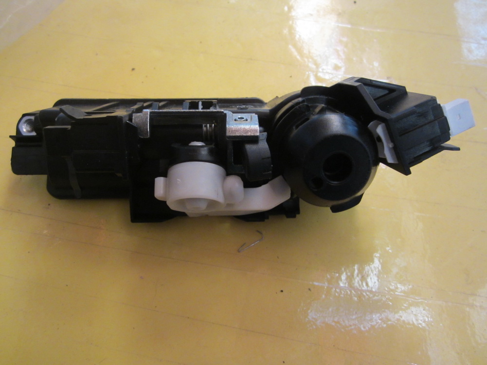 Mercedes Benz clk320 CLK 350 Trunk Lock - 2037500893: Used Auto Parts ...