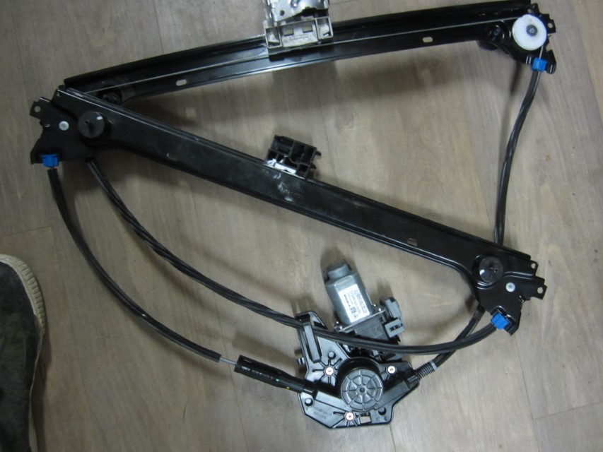 Tesla MODEL X - Window Regulator R FRONT - 1028819 00 F: Used Auto ...