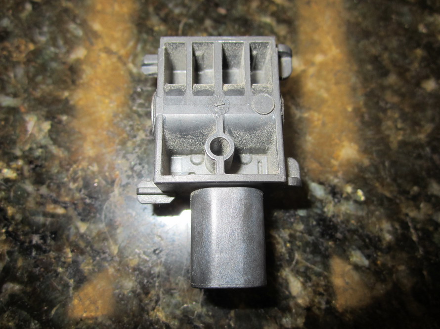 Mercedes Benz - Air Bag Sensor SRS - 0038202826: Used Auto Parts ...
