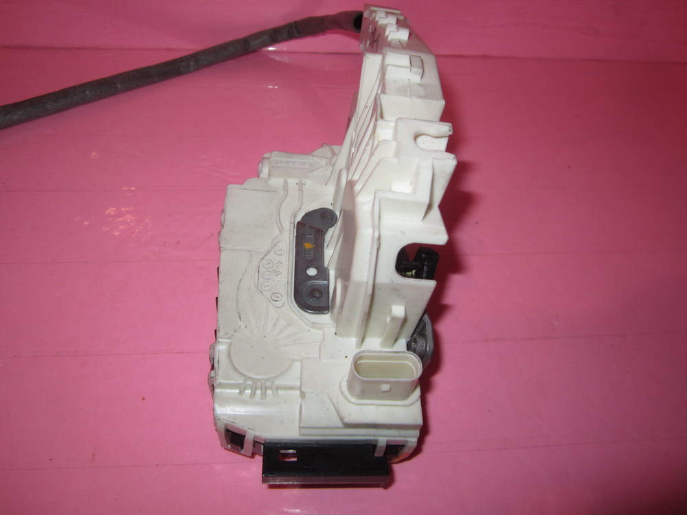 Mercedes Benz - Door Lock LEFT FRONT - Door Latch - 2047302335: Used ...
