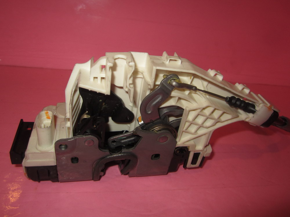 Mercedes Benz - Door Lock LEFT FRONT - Door Latch - 2047302335: Used ...