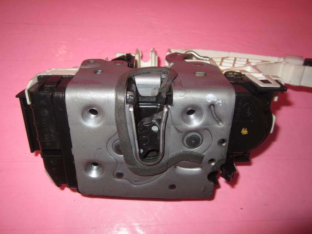 Mercedes Benz - Door Lock LEFT FRONT - Door Latch - 2047302335: Used ...