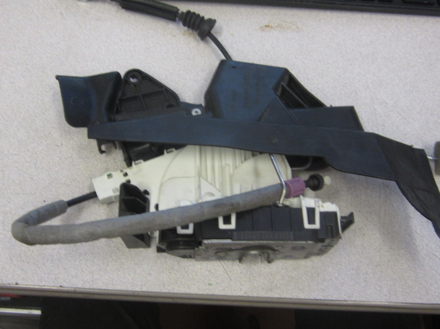 Mercedes Benz - DOOR LOCK LATCH ACTUATOR OEM - 2047202735: Used Auto ...