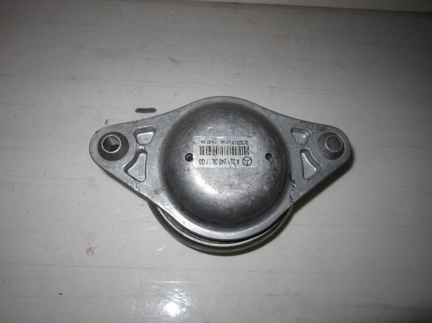 2212400817 Mercedes Benz - MOTOR MOUNT - 221 240 0817: Used Auto Parts ...