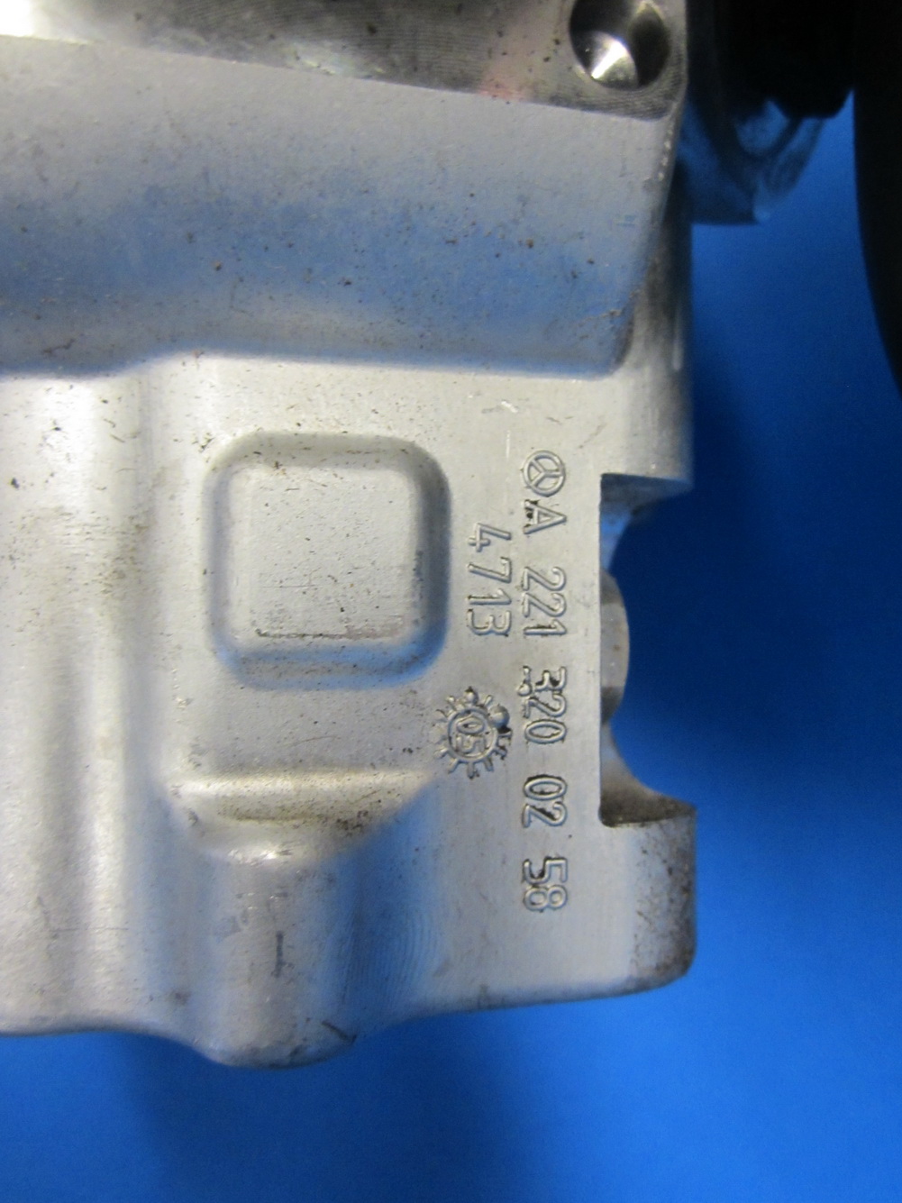 Mercedes Benz - Abc Valve Block W/ Accumulator - 2213200258: Used Auto ...