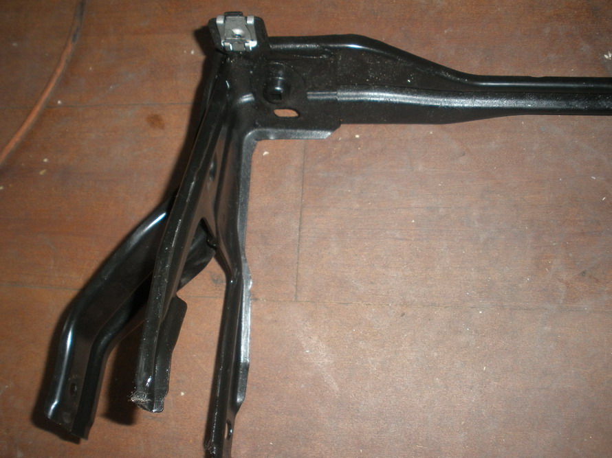 Mercedes Benz - Radiator Support Top Cover - 2215050130: Used Auto ...