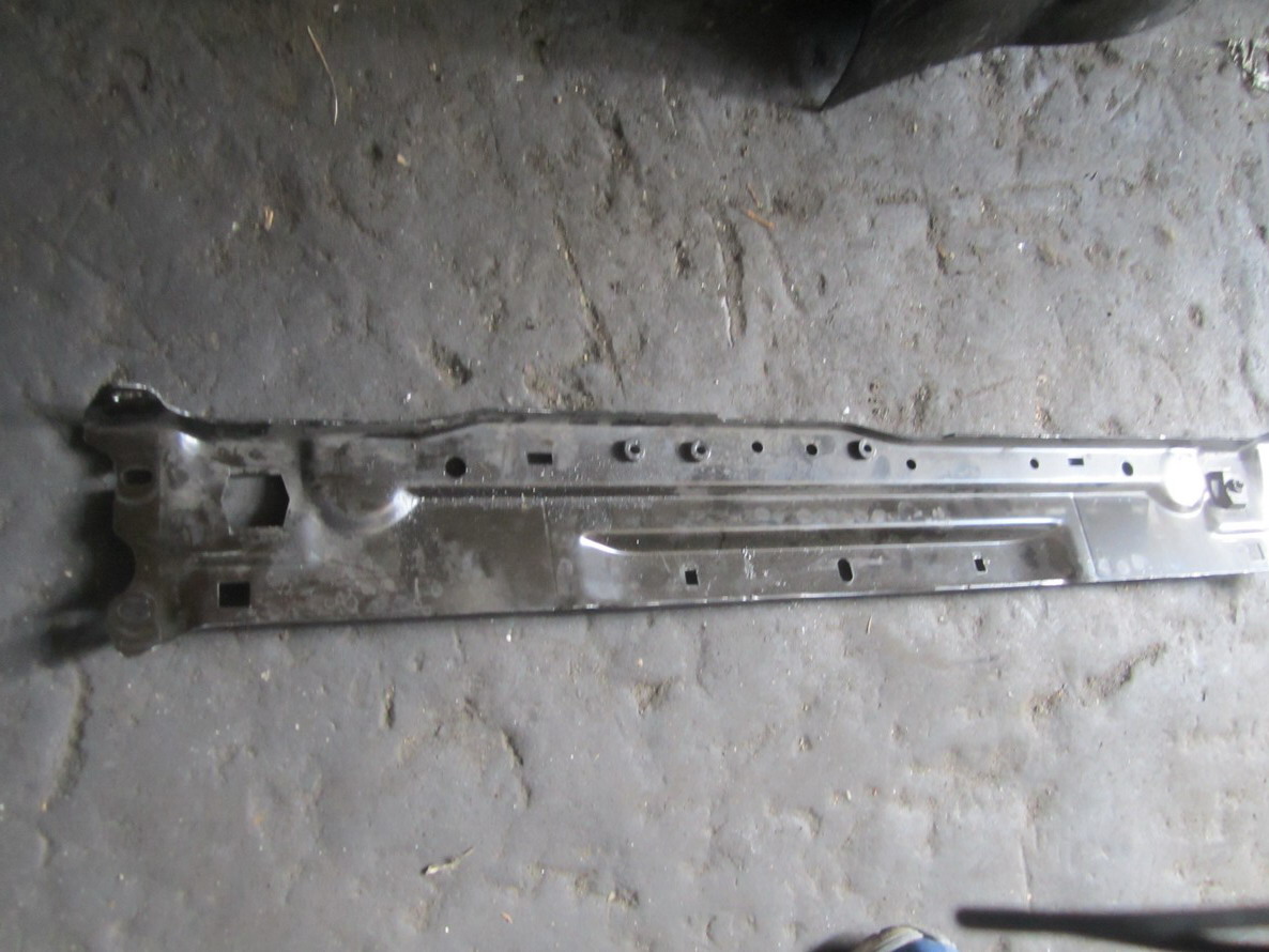 Mercedes Benz - Radiator Support Top Cover - 2046200272: Used Auto ...