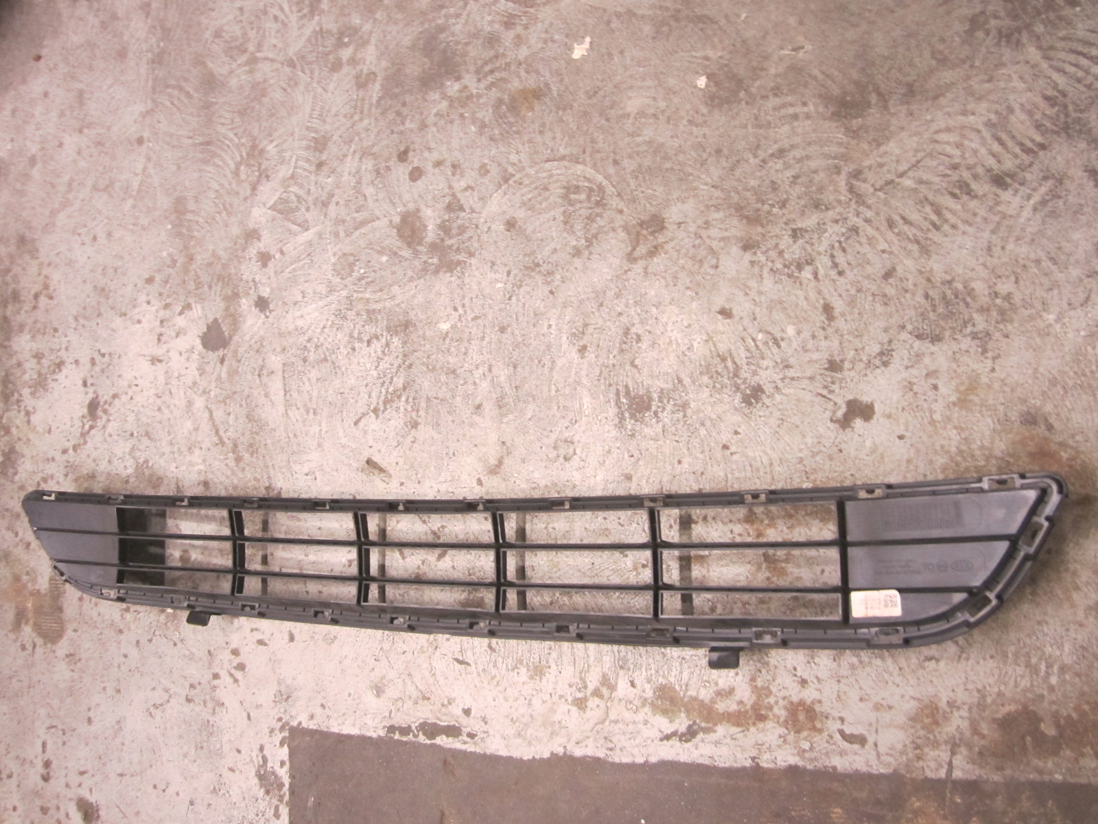 Kia - Bumper Grill - 86569 D9000: Used Auto Parts | Mercedes Benz Used ...