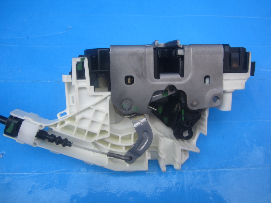 Mercedes Benz - Door Lock - Door Latch - A2047202735: Used Auto Parts ...
