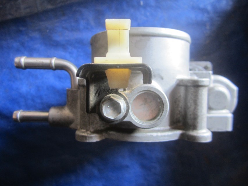 Toyota - Throttle Body - 22030 36010: Used Auto Parts | Mercedes Benz ...