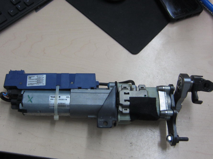 Audi - Tailgate DRIVE UNIT motor RIGHT SIDE 8R0827852B: Used Auto Parts ...