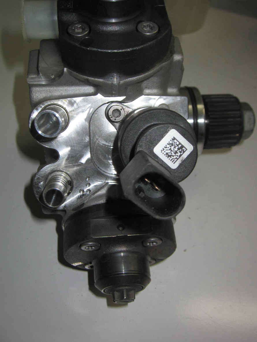 Volkswagen - Fuel Pump - 059130755CD: Used Auto Parts | Mercedes Benz ...