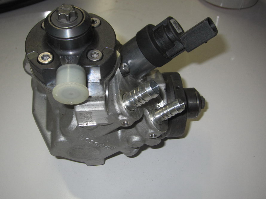 Volkswagen - Fuel Pump - 059130755CD: Used Auto Parts | Mercedes Benz ...
