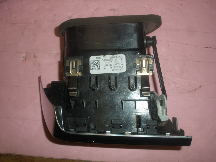 Mercedes Benz - Air Vent Dash - 1668300254: Used Auto Parts | Mercedes ...