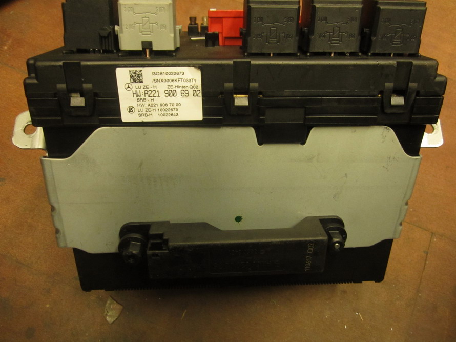 Mercedes Benz - Fuse Box - 2219067000: Used Auto Parts | Mercedes Benz ...