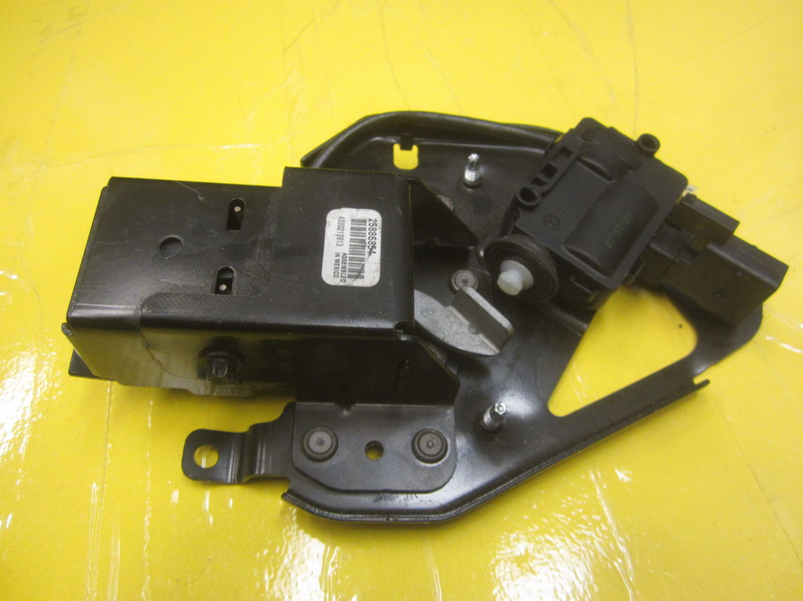Cadillac ESCALADE TAHOE YUKON - REAR GATE WINDOW LOCK LATCH - 25886854 ...