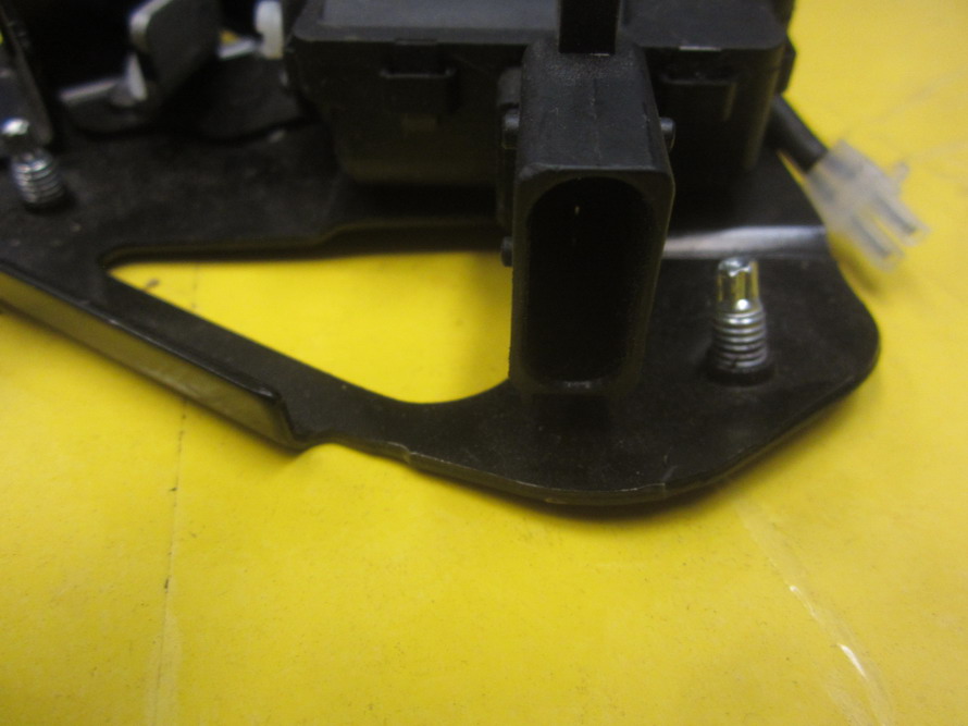 Cadillac ESCALADE TAHOE YUKON - REAR GATE WINDOW LOCK LATCH - 25886854 ...