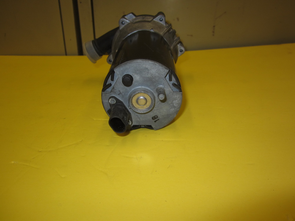 Mercedes Benz - Water Pump - 0005000386: Used Auto Parts | Mercedes ...