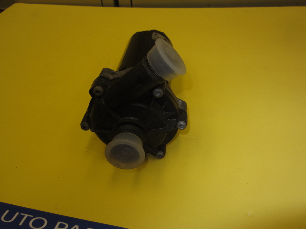 Mercedes Benz - Water Pump - 0005000386: Used Auto Parts | Mercedes ...