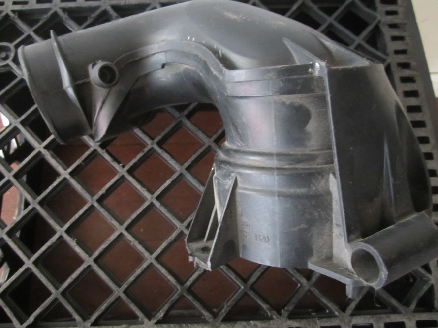 Mercedes Benz - ENGINE AIR INTAKE PIPE OEM - 2710900629: Used Auto ...