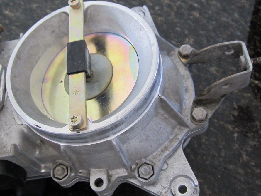 Mercedes Benz - Fuel Distributor AIR FLOW - 0438101012: Used Auto Parts ...