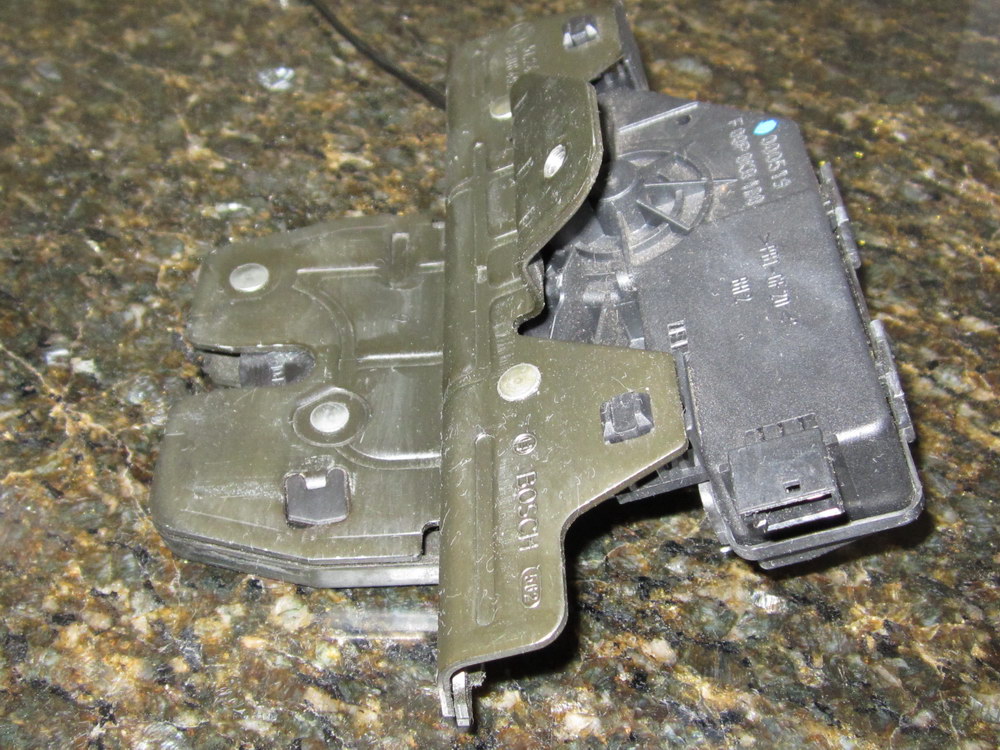 BMW X5 E53 REAR Hatch Door Trunk UPPER LID Lock Actuator Latch Opener ...