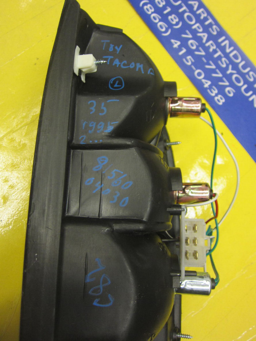 Toyota - TAILLIGHT TAIL LIGHT - 81560 04030: Used Auto Parts | Mercedes ...